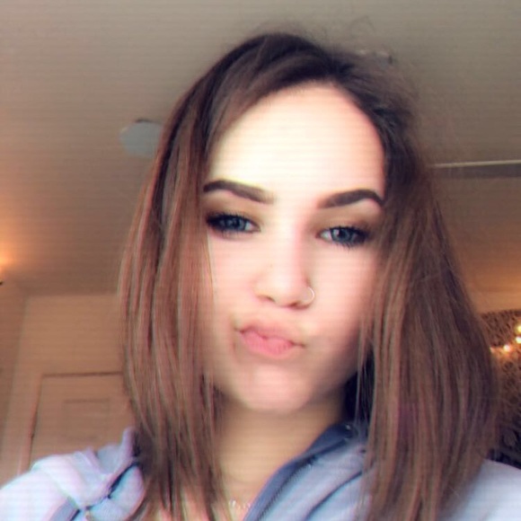 Alivia's Closet (@aliviajyoung) | Poshmark